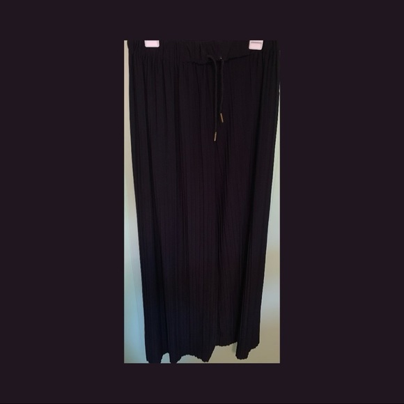 magic pantz | Pants & Jumpsuits | Ladies Rarely Found Goucho Styled ...